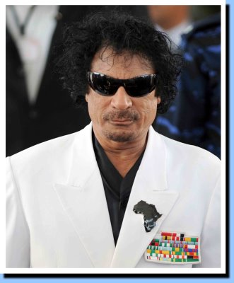 "OUVIR ESTRELAS ...": Khadafi in Rome