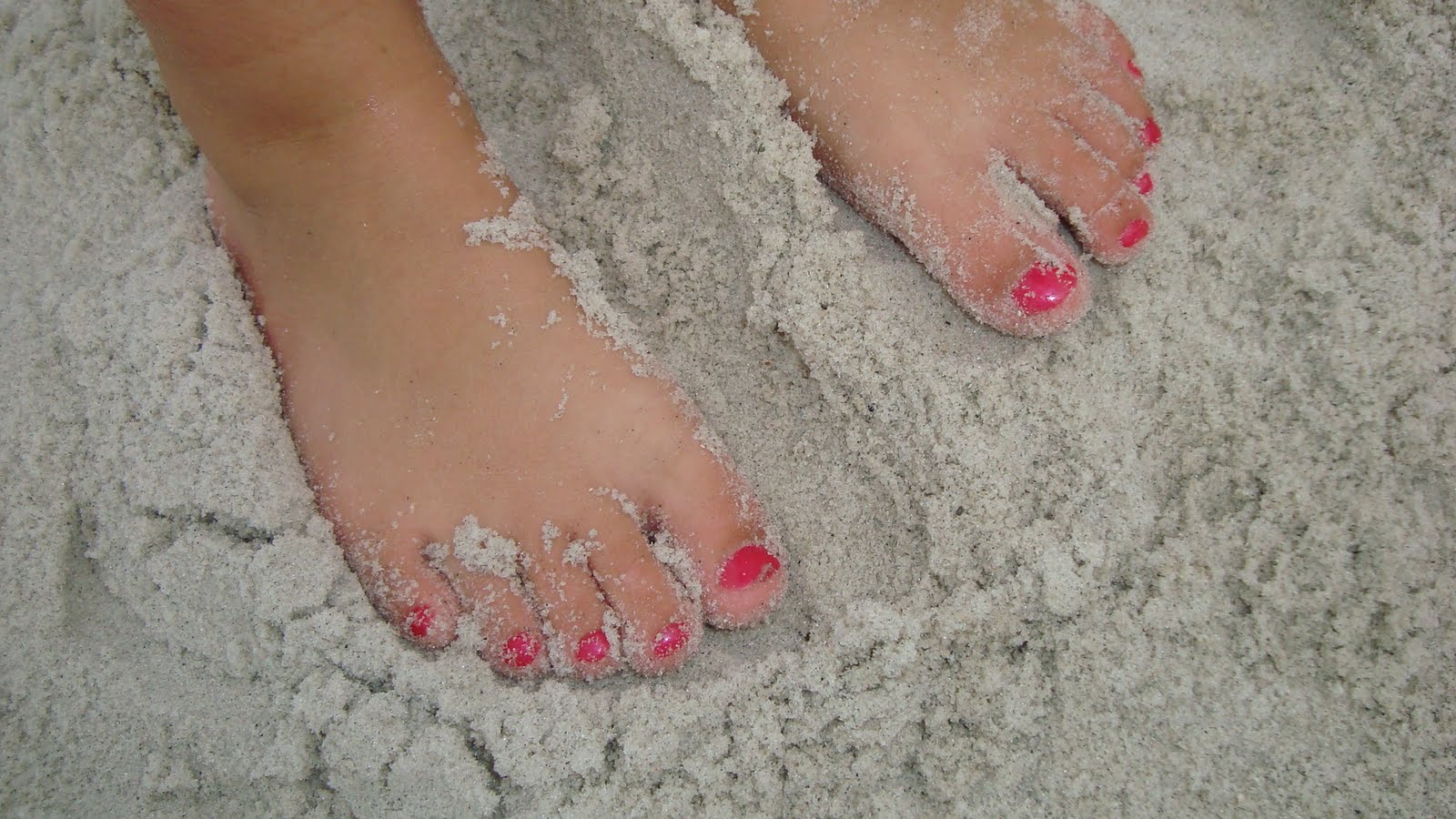 The Domestic Chick: sandy toes