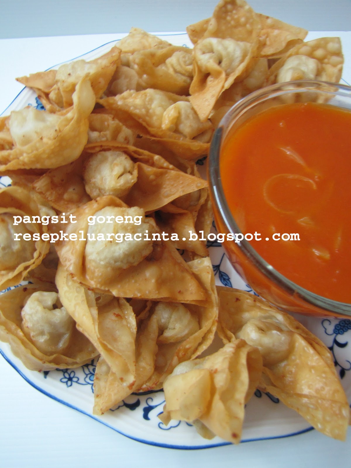 Super delicious birthday cookies: Bikin Pangsit Goreng yuk...