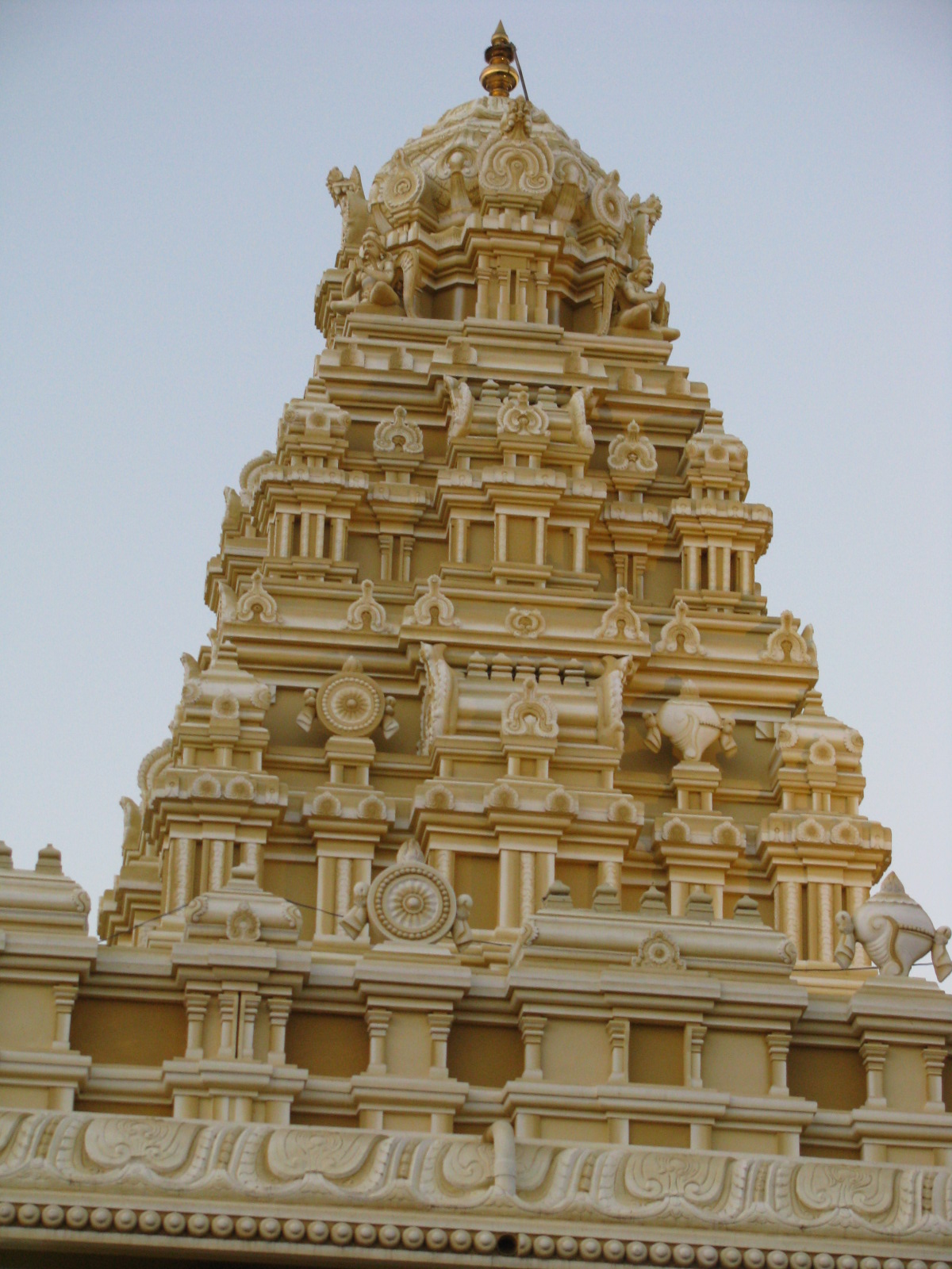gopurams: Vanathirupathi, near Thiruchandur.