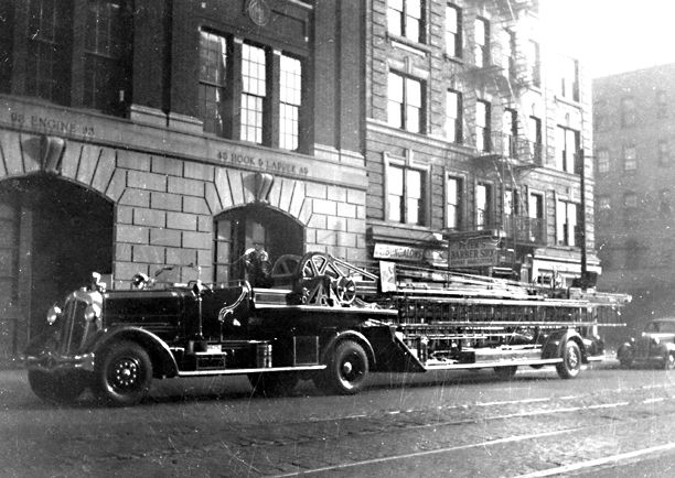 THE BIG HOUSE: FDNY E-93 responding