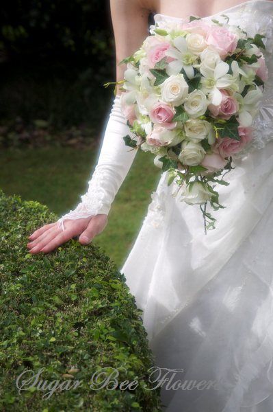 Sugar Bee Flowers: Rose Teardrop bouquet