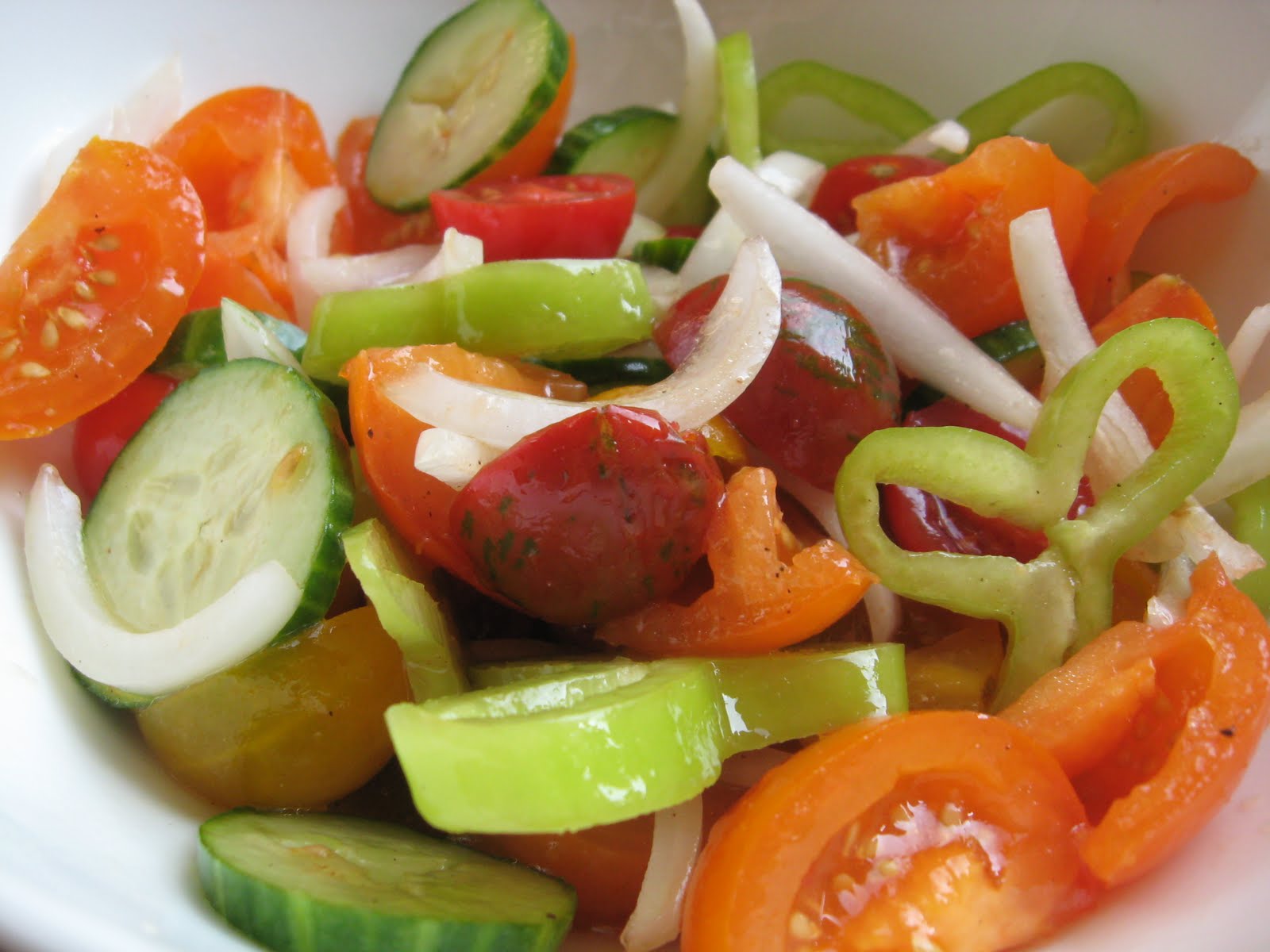 De prin lume adunate...: Salata romaneasca de rosii/ Romanian tomato salad