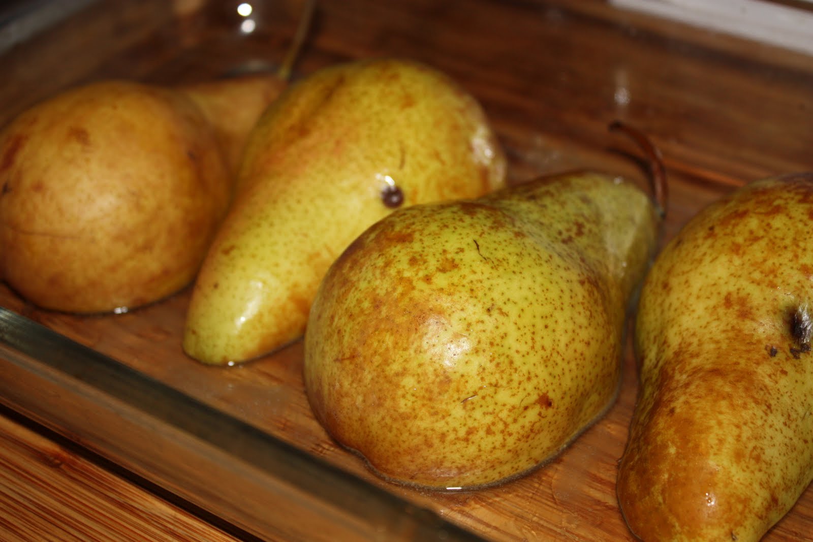 Nutrition as Nature Intended: Balsamic Pears with Honey Black Pepper Cream