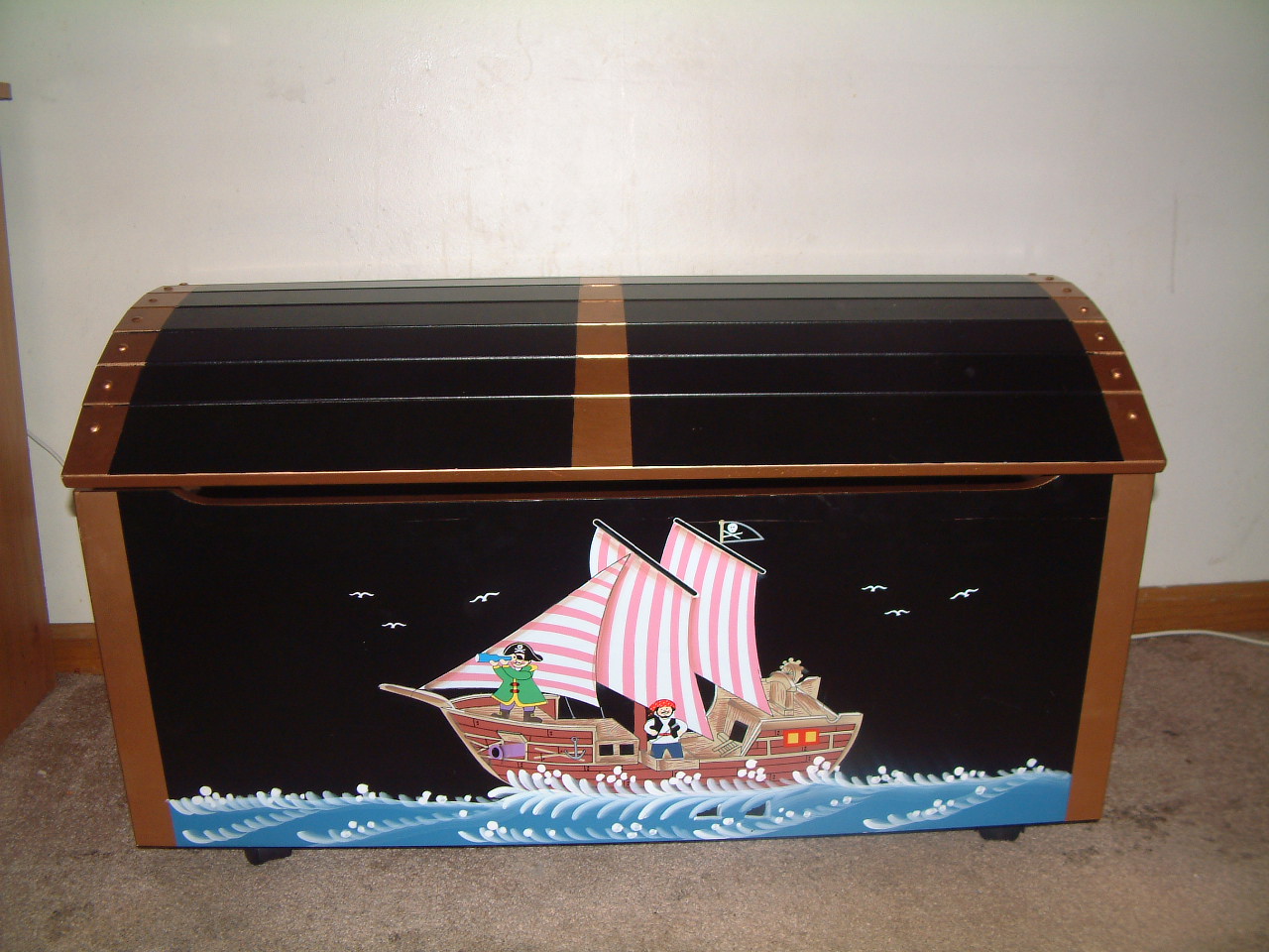 BizziMommi's Blog: Guidecraft Pirate Treasure Chest Toy Box- Review and ...