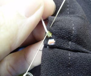 Aku dan Sulaman: Teknik jahit manik tabur