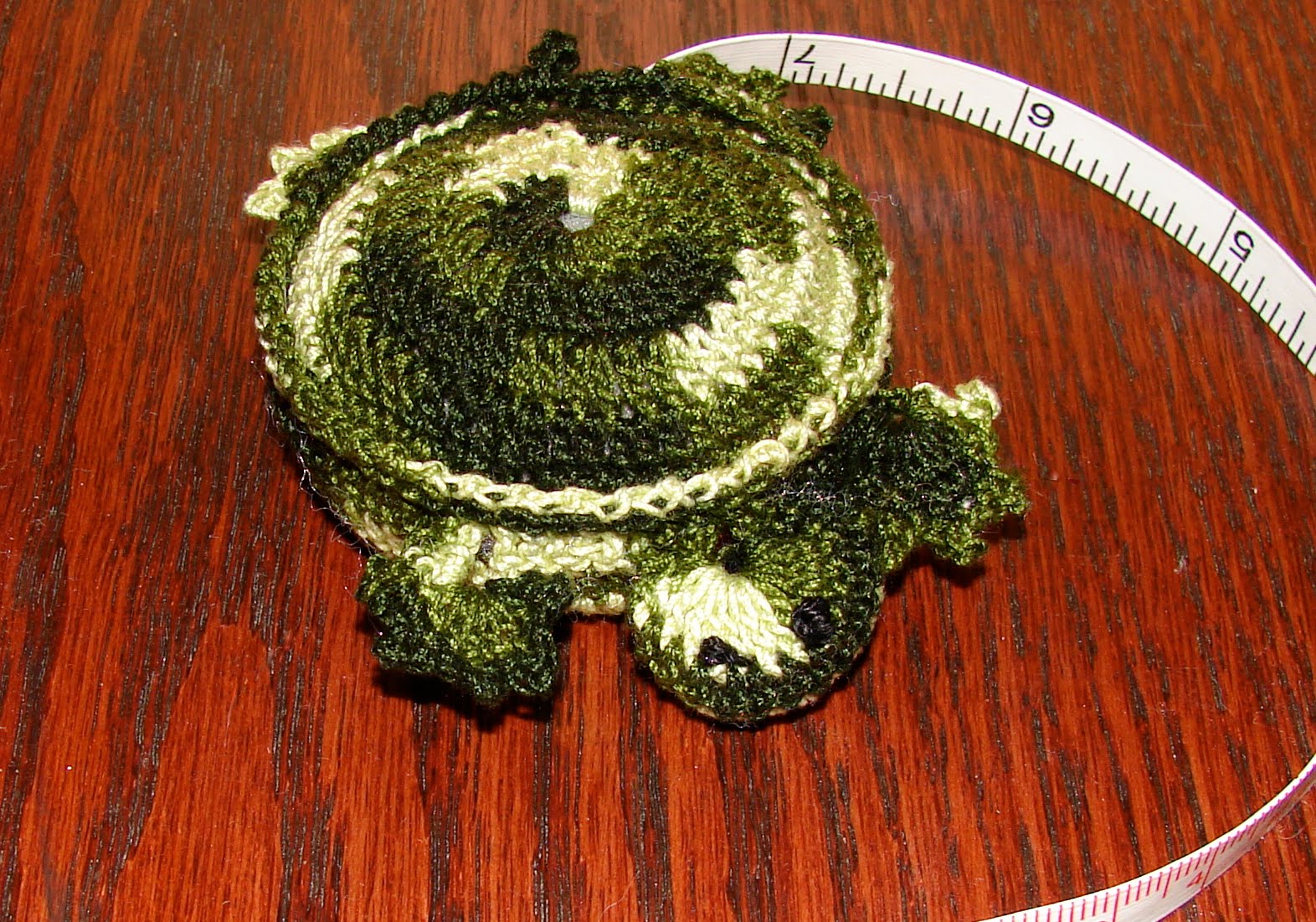 Craftio Ergo Sum: Turtle Tape Measure Cover-- The pattern!