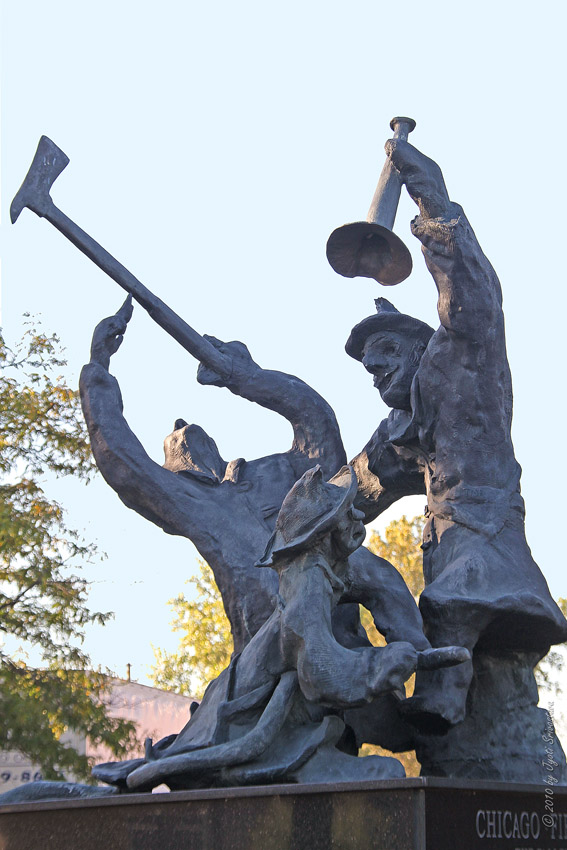 Public Art in Chicago: Memorial to the Fallen 21 and Chicago ...