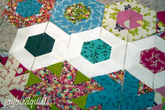 Jaybird Quilts: hexagon quilt along... block #1