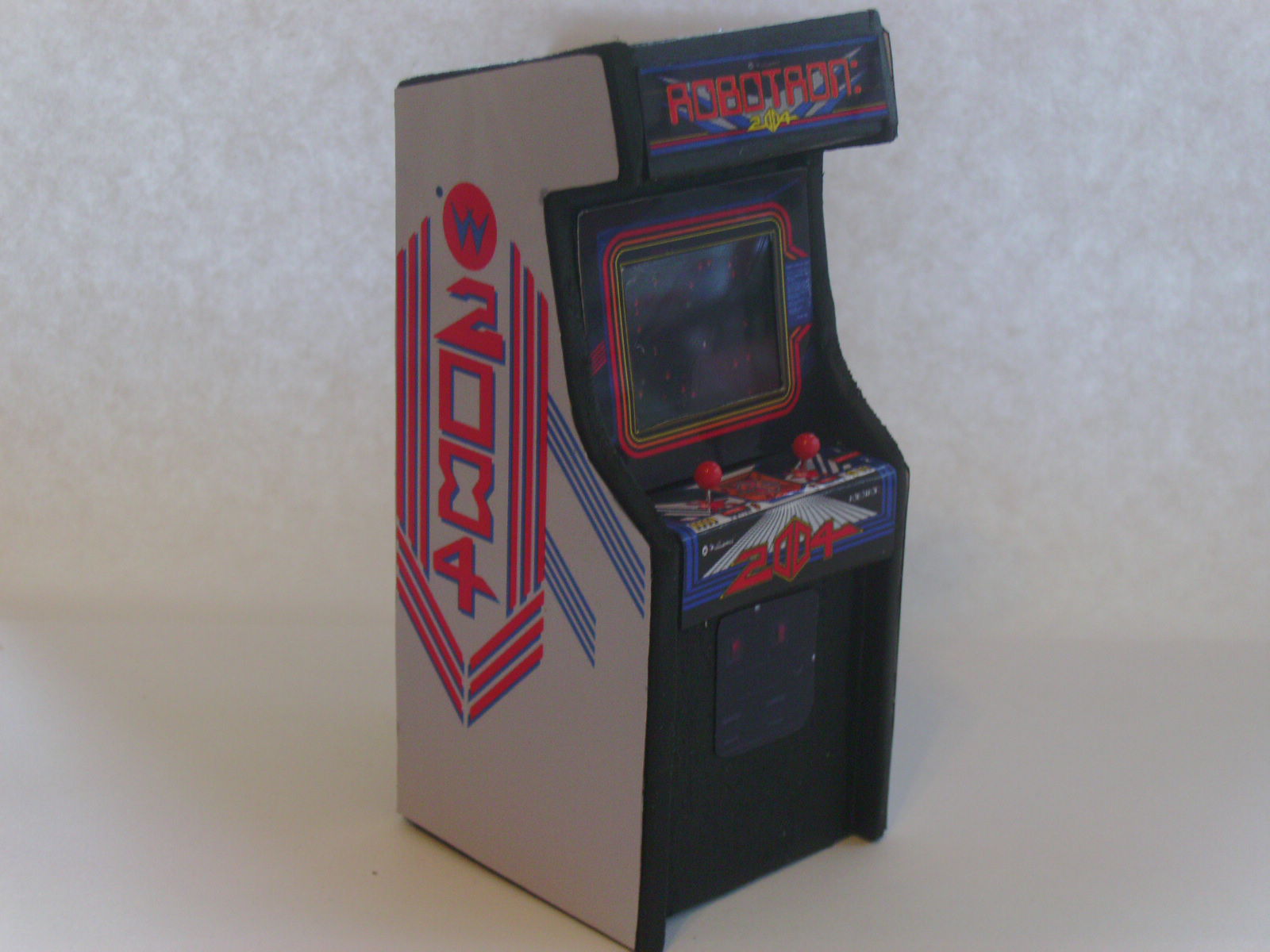 Retro Heart: ROBOTRON 2084 - Custom Scale Arcade Model