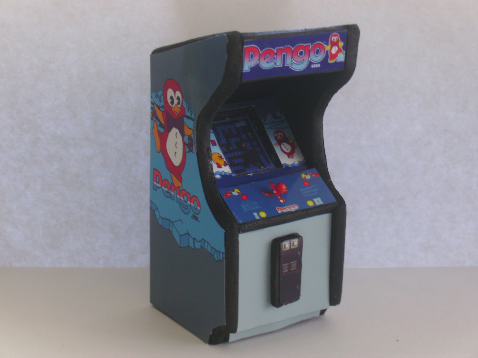 Retro Heart: PENGO - Custom Scale Arcade Model