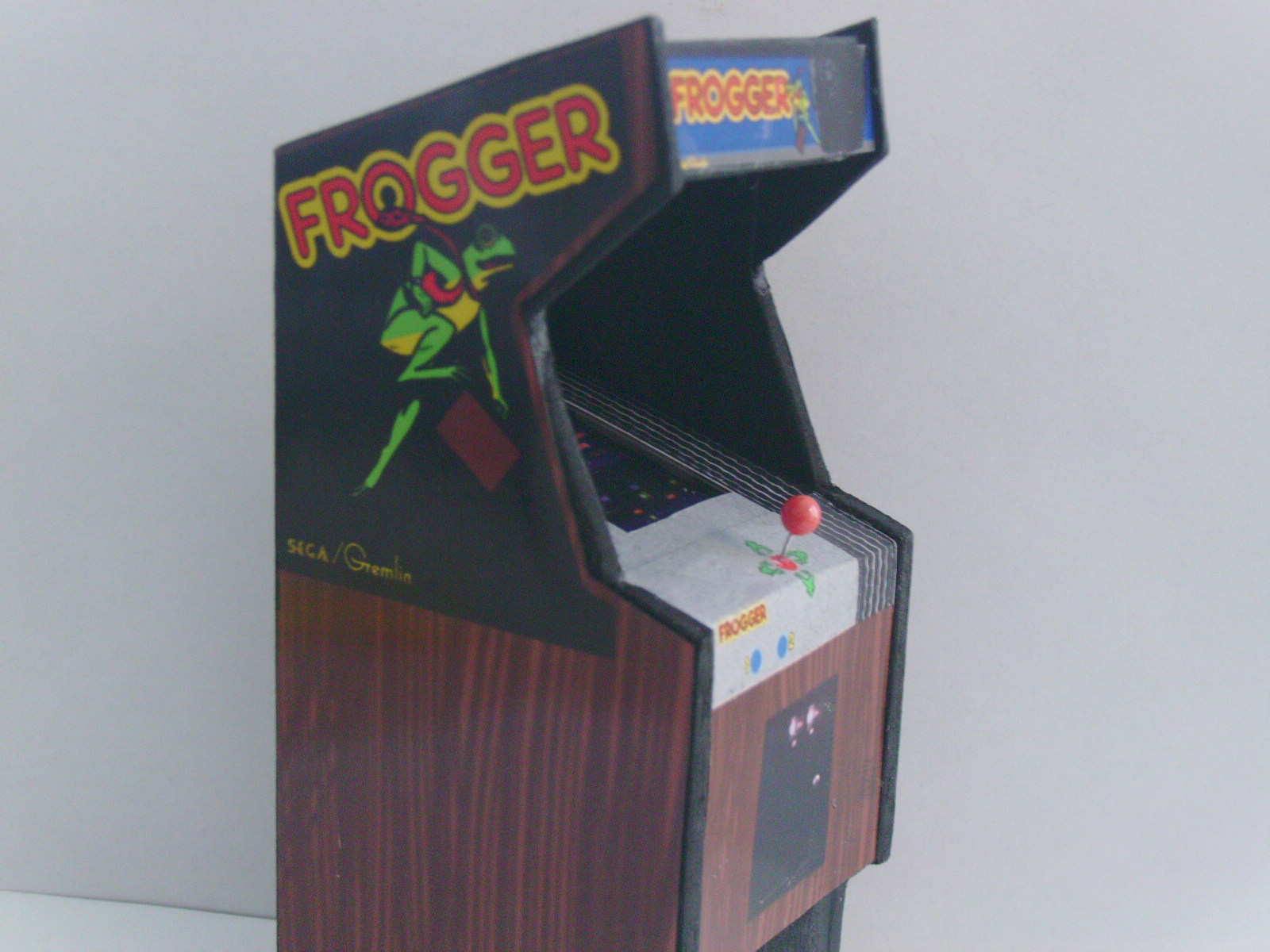 Retro Heart: FROGGER - Custom Scale Arcade Model