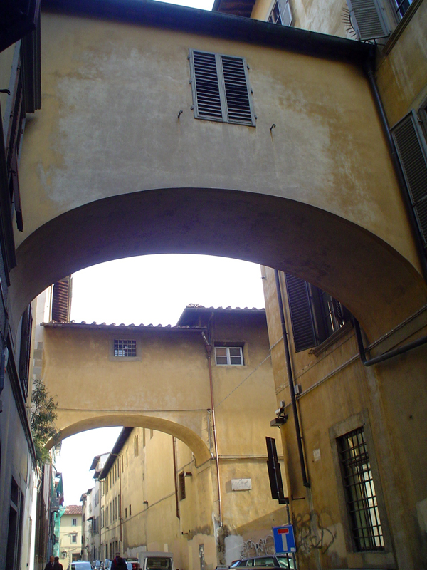 Via Capponi e Via Laura: i passaggi di Palazzo della Crocetta