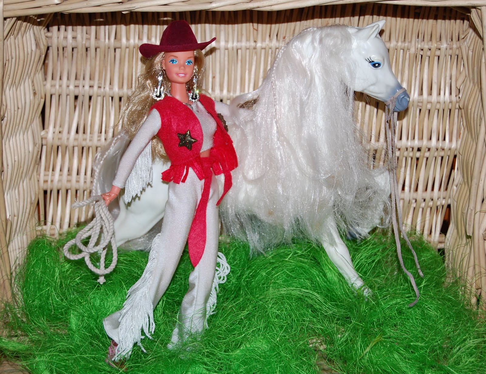 dolls collector club: O papusa rara...Western Barbie din 1981. A rare ...