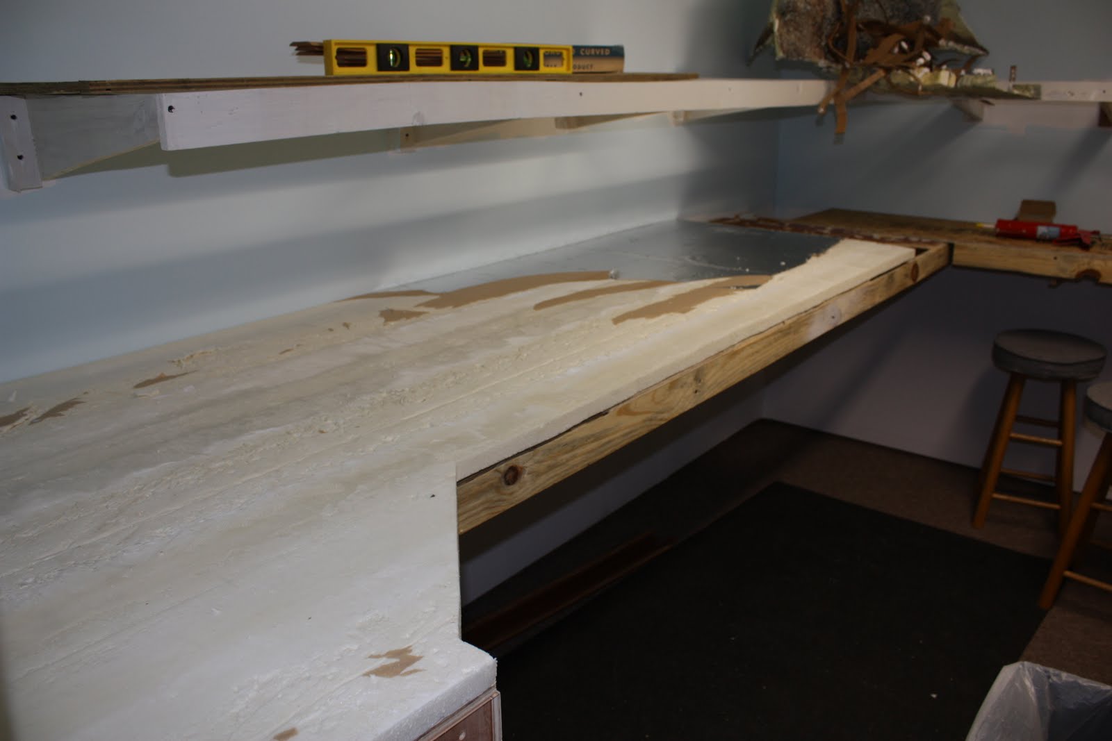 Dean's Model Railroad: Benchwork and Backdrop