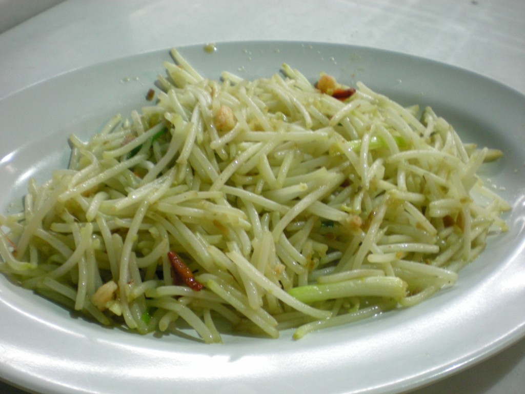 Blog Aku Bukan Blog Bapak Kau: Kenapa Mesti Ada Taugeh?