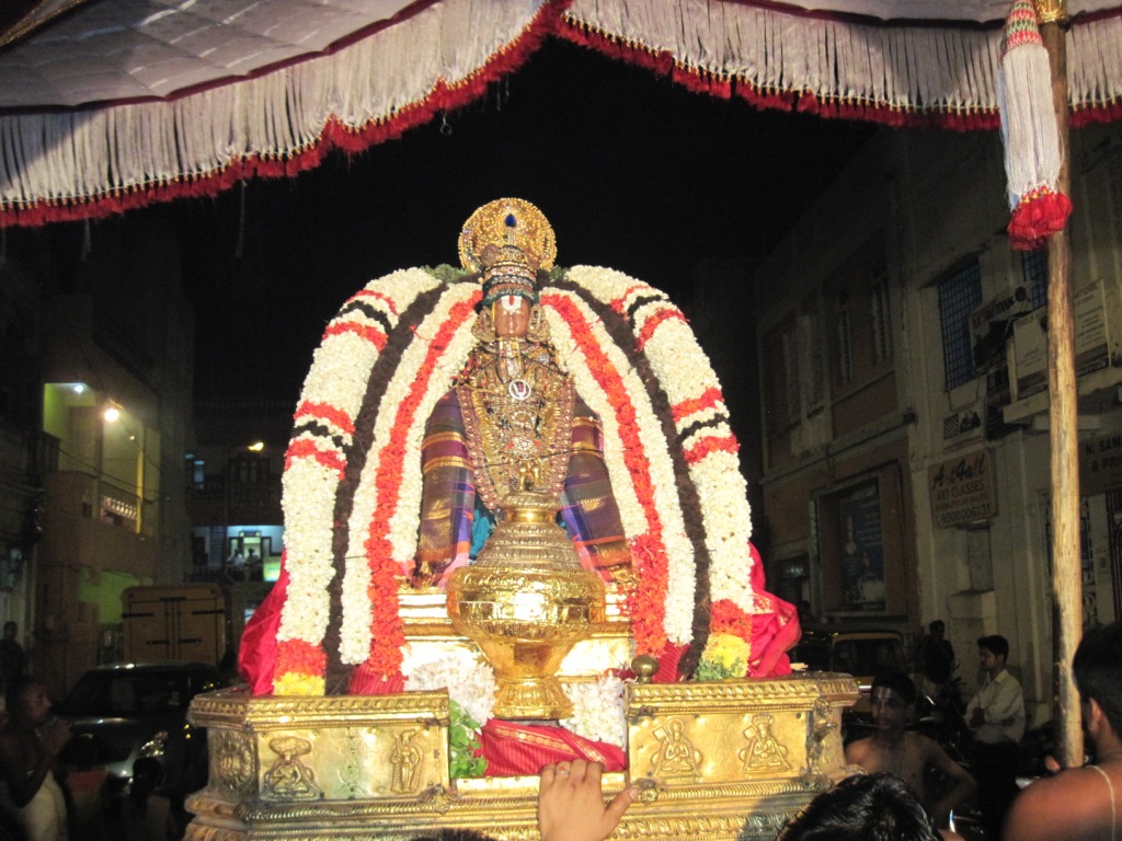 Kairavini karaiyinile - திரு அல்லிக்கேணி குளக்கரையோரம்: Thirumayilai ...