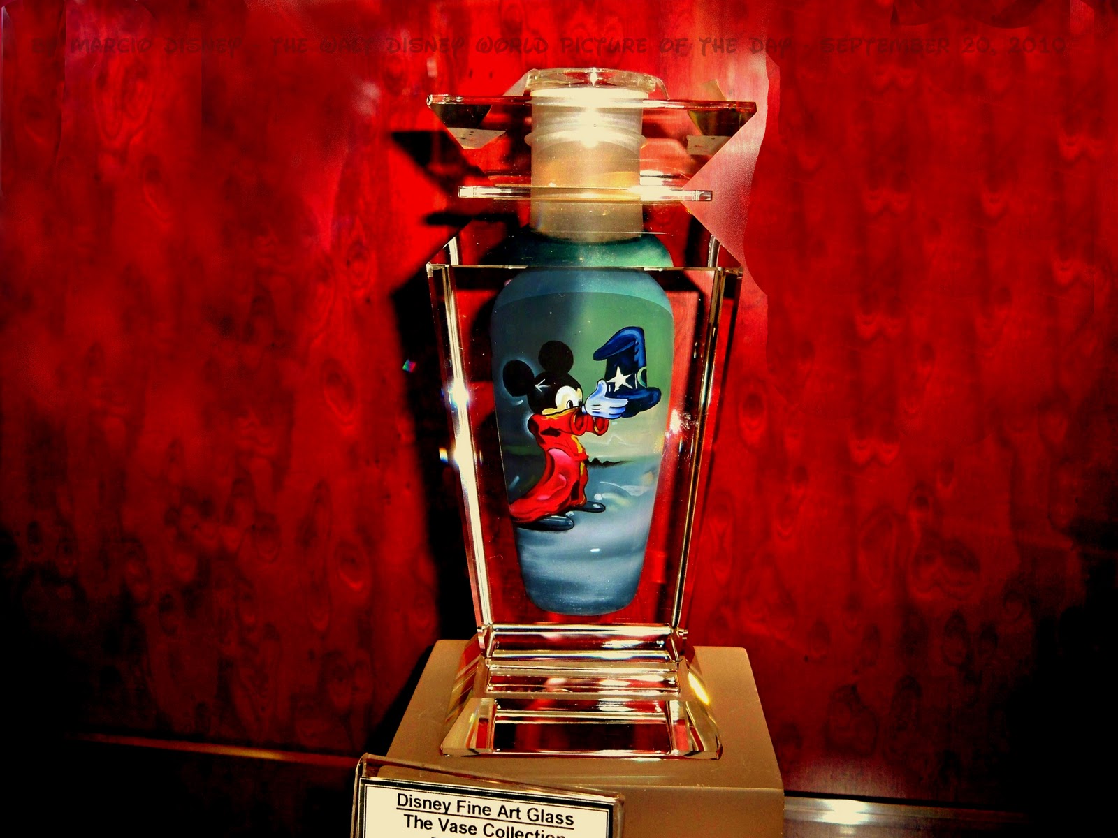 The Walt Disney World Picture of the Day: Disney Fine Art Glass [4 ...