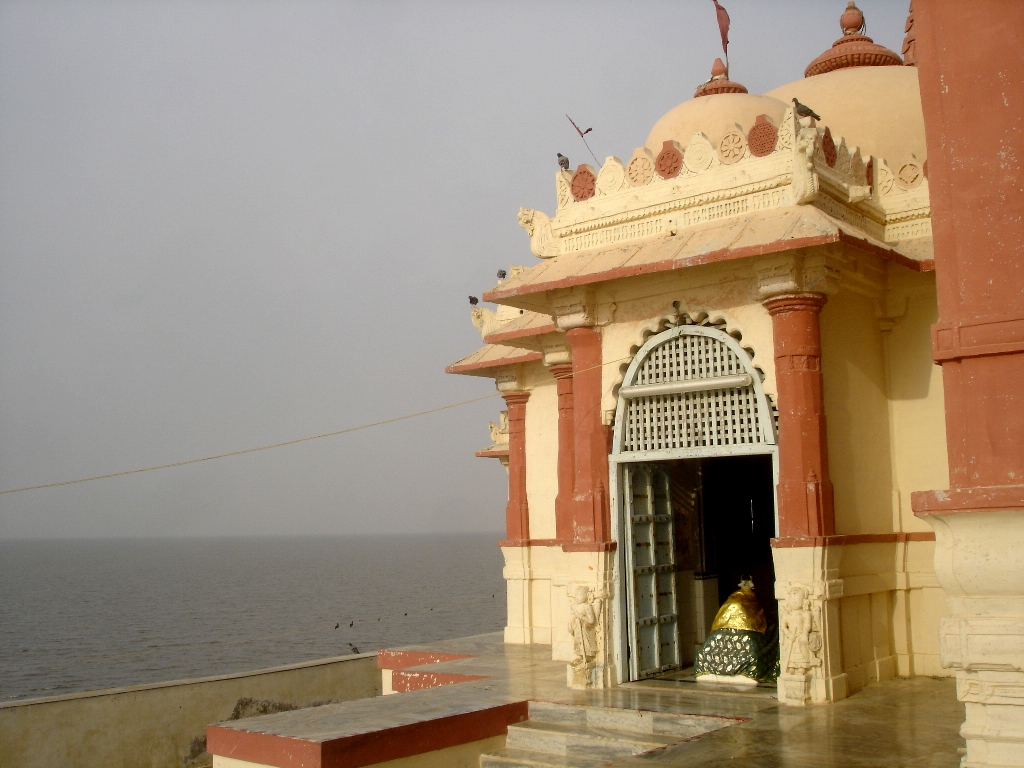 Koteshwar Mahadev, the Shiva temple on the edge