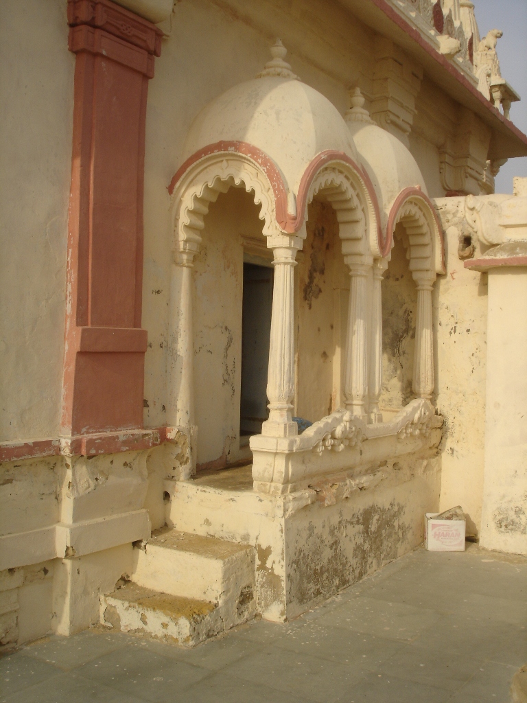 Koteshwar Mahadev, the Shiva temple on the edge