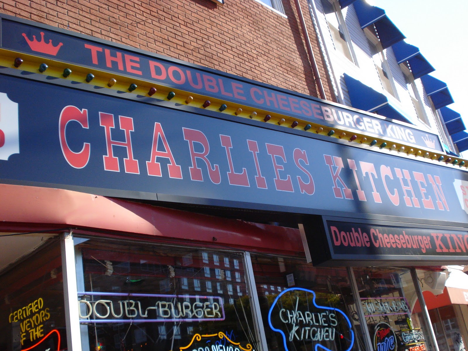 Penguin Eats: Charlie's Kitchen @ Boston [Harvard Square]