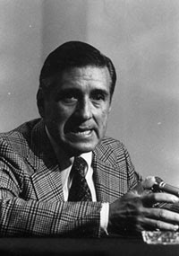 MUCHO TEATRO: BIOGRAFÍA DE CARLOS SOLÓRZANO