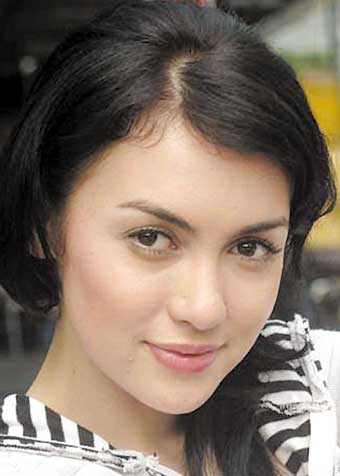 KOMUNITAS FTM: 10 Artis Indonesia Tercantik