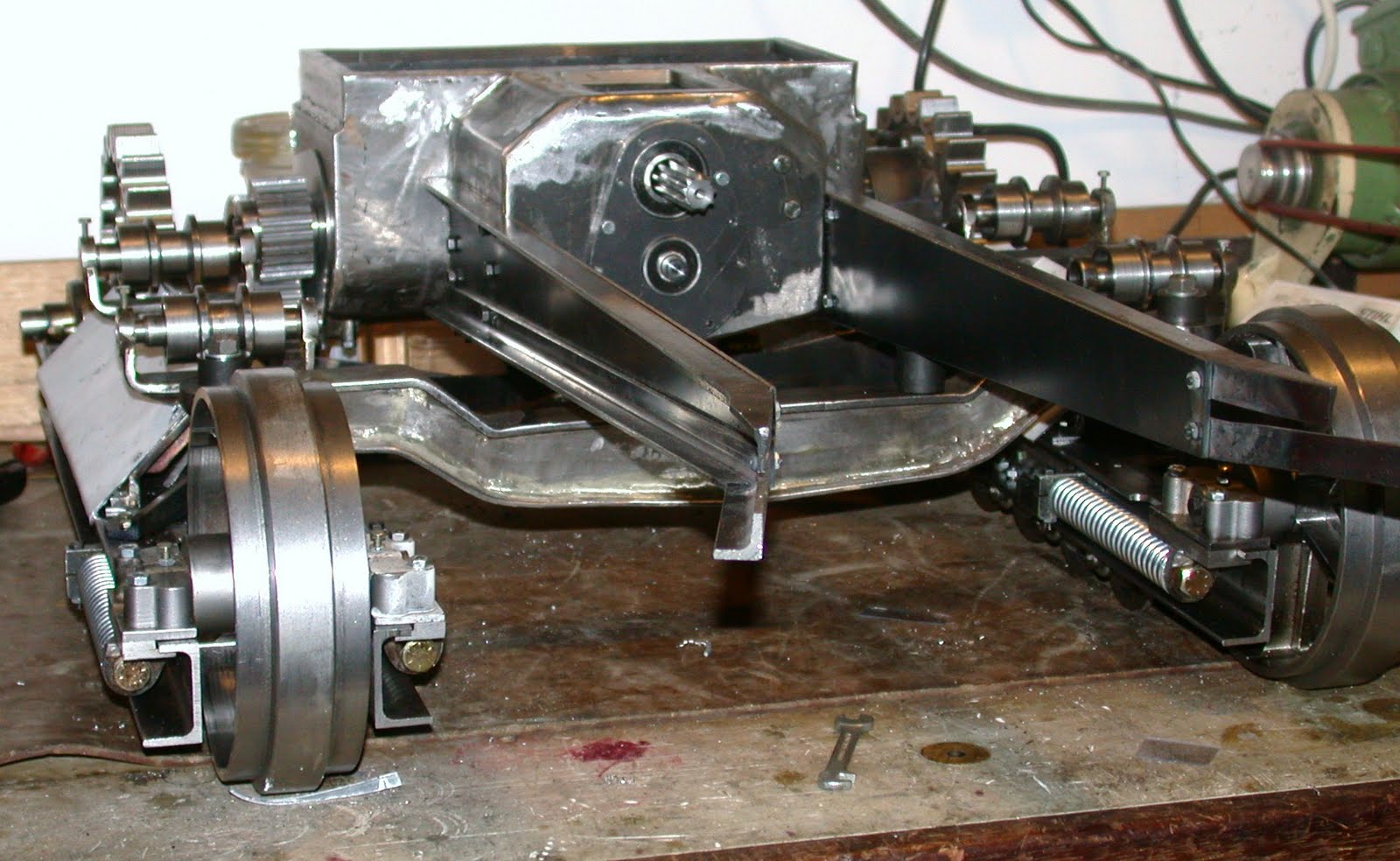 Caterpillar Sixty 1/5th Scale Model: Equalizer Beam