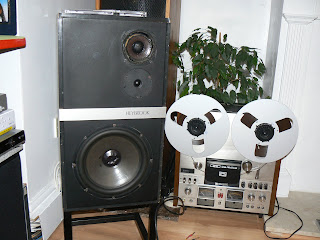 soundstage with vintage audio gears and speaker systems: HEYBROOK HB3 ...