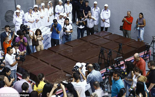 pojok-agp: ` wOrld's biggest chocOlate bar