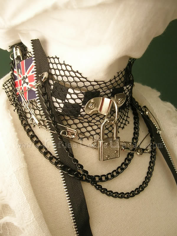 The Dysfunctional Crafter: WILD CHOCKERS