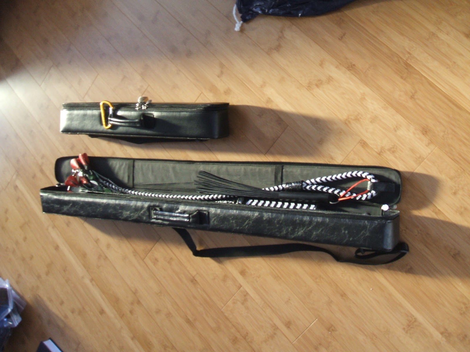 The Art of Lovemaking: Flogger Case Regular and XL by FYN