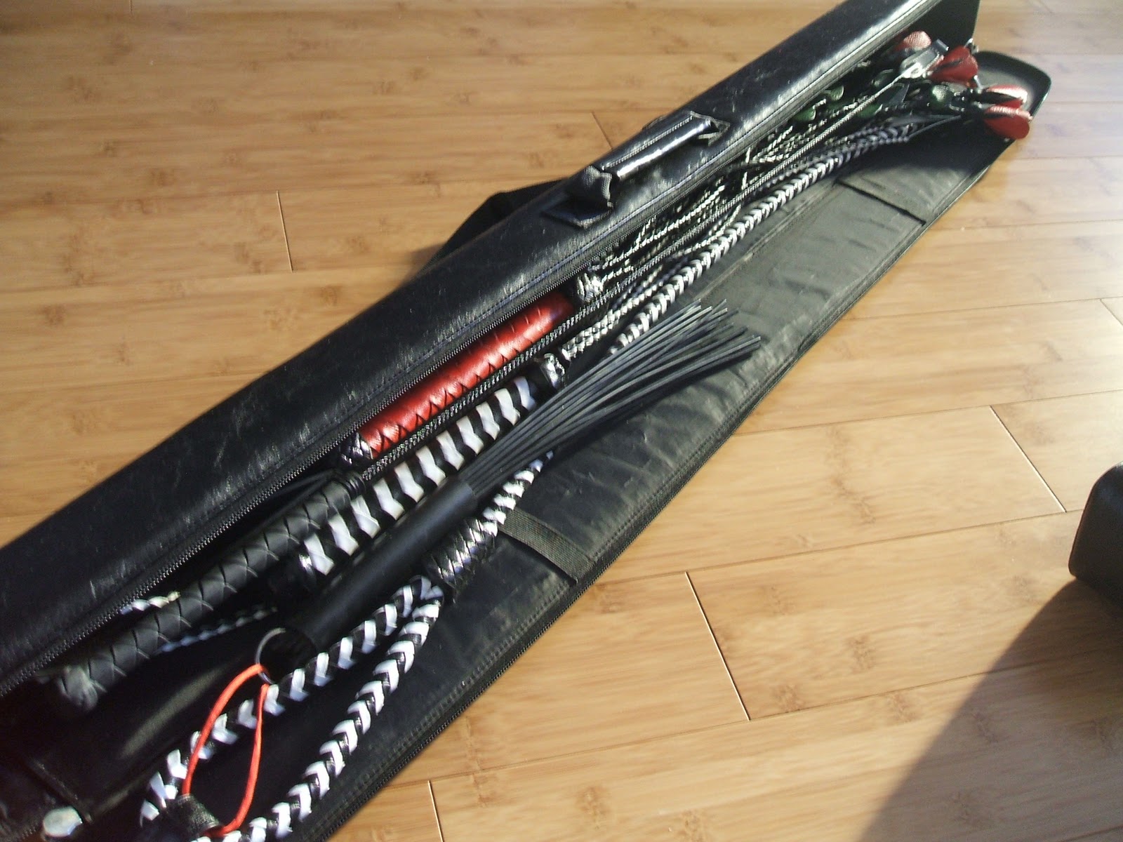 The Art of Lovemaking: Flogger Case Regular and XL by FYN