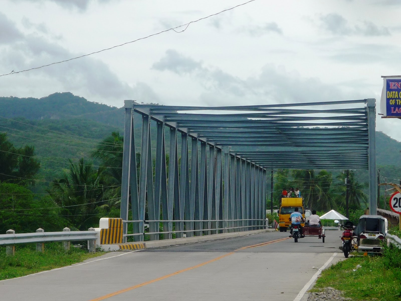 Miranda: Bridge along Maharlika Highway