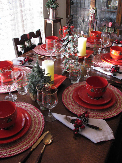 Creative Journeys: A Waechtersbach Christmas Tablescape